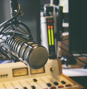 ACMA warns 11 radio broadcasting licensees and 1 controller | Mirage News